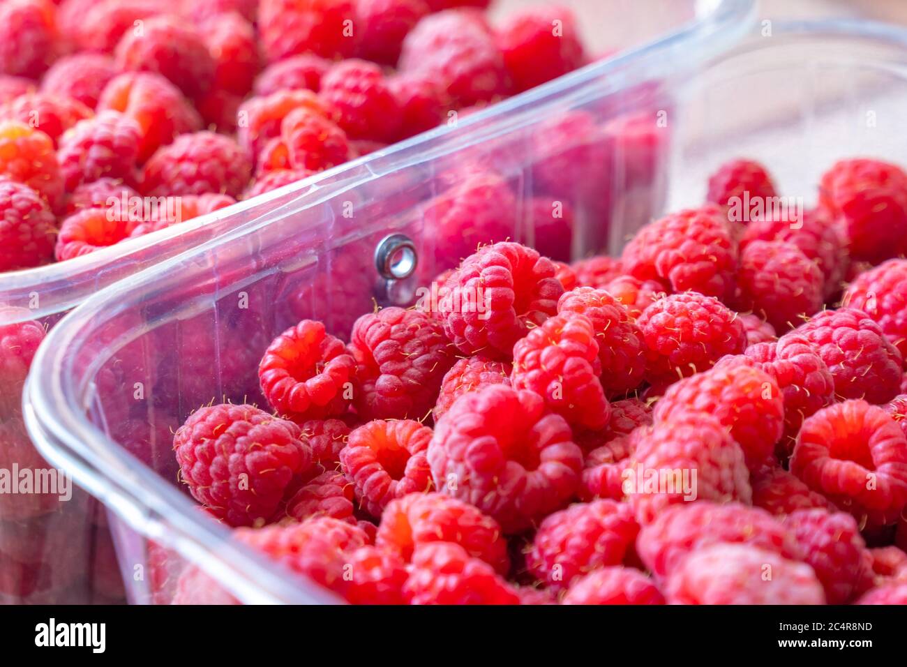 Raspberries in containers hi-res stock photography and images - Alamy