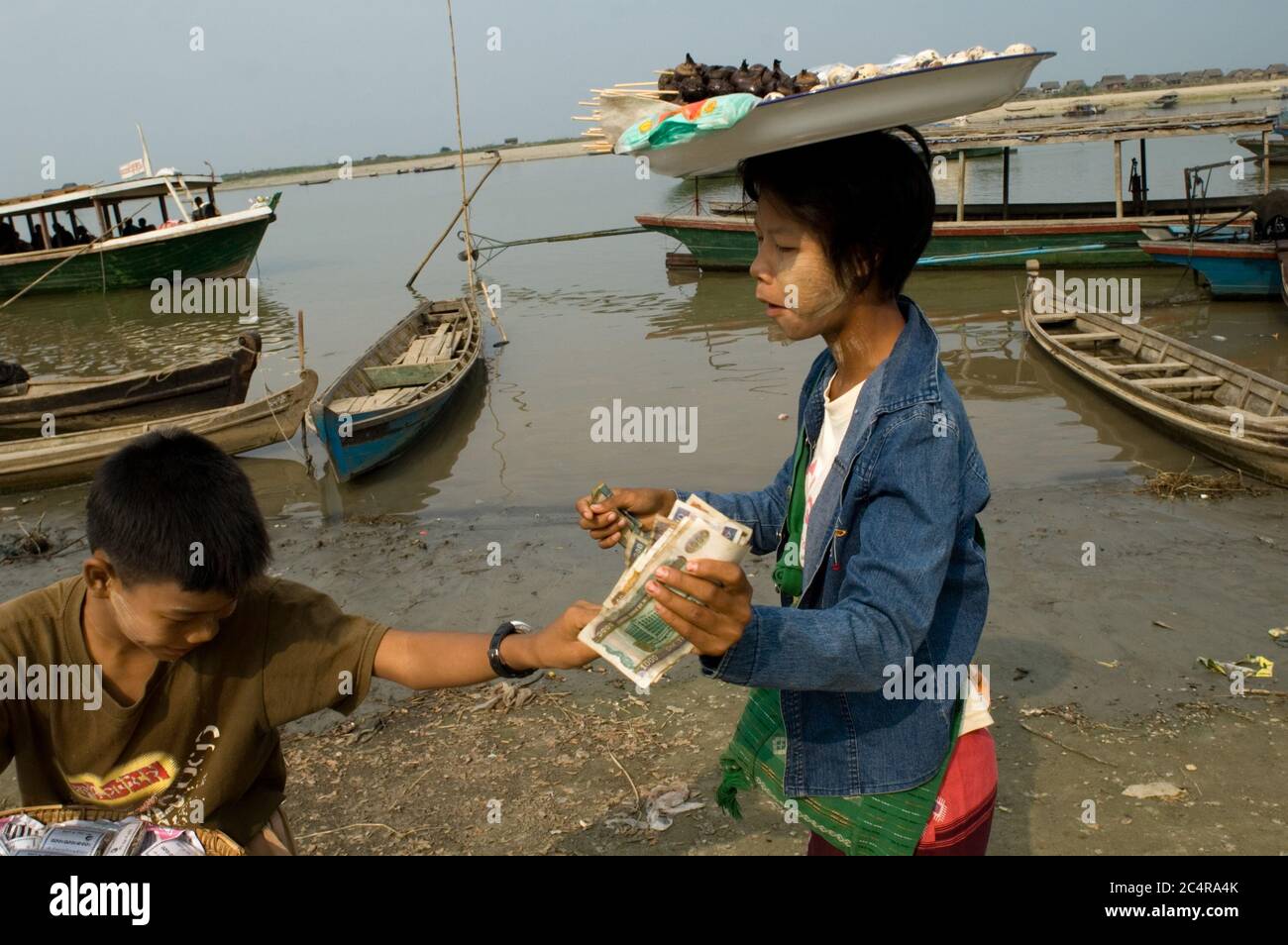 Peddler arriving hi-res stock photography and images - Alamy