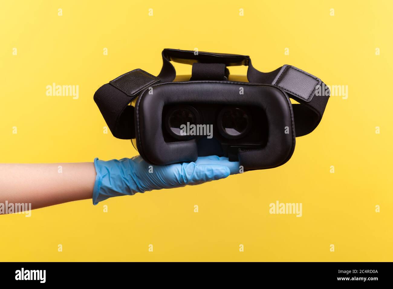 Virtual reality gloves hi-res stock photography and images - Alamy