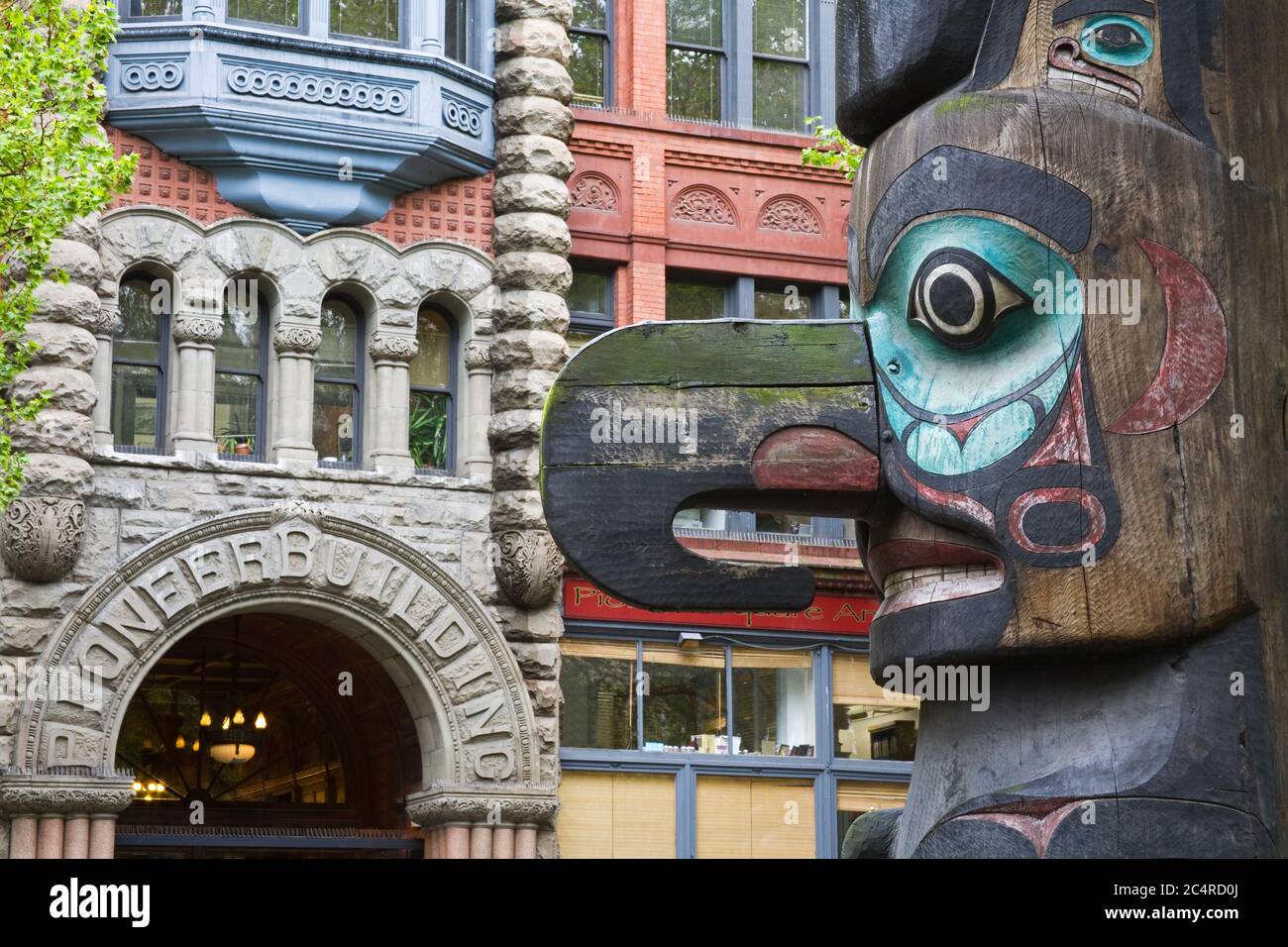 Seattle pioneer square totem pole hi-res stock photography and images ...