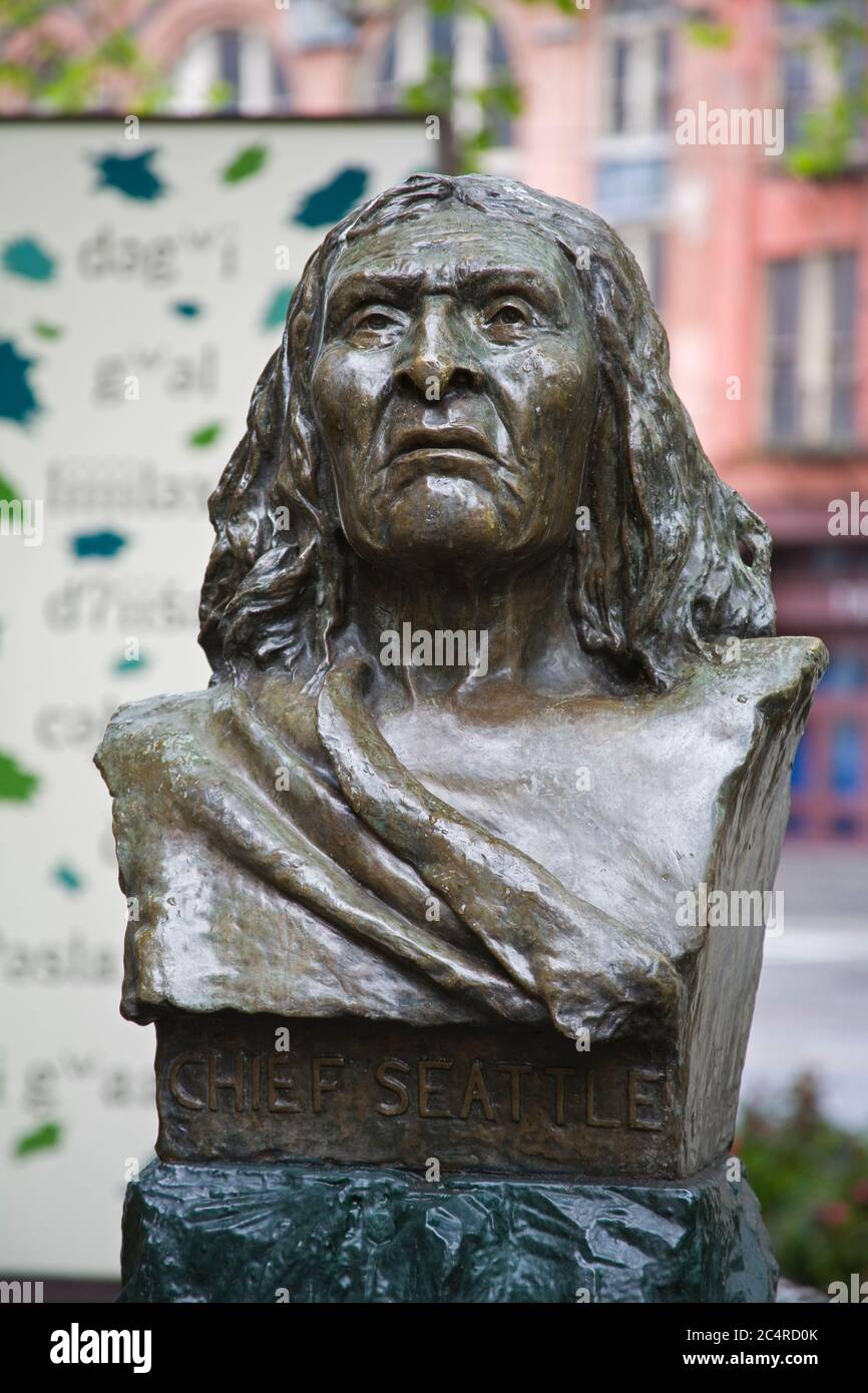 Bust of Chief Seattle in Pioneer Square, Seattle, Washington State, USA ...