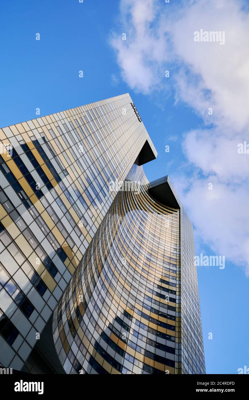 Kpmg headquarters in la defense hi-res stock photography and images - Alamy