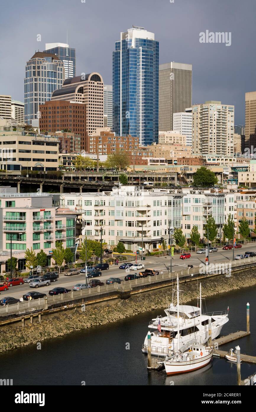 Seattle skyline & Bell Harbor Marina, Washington State, USA, North ...