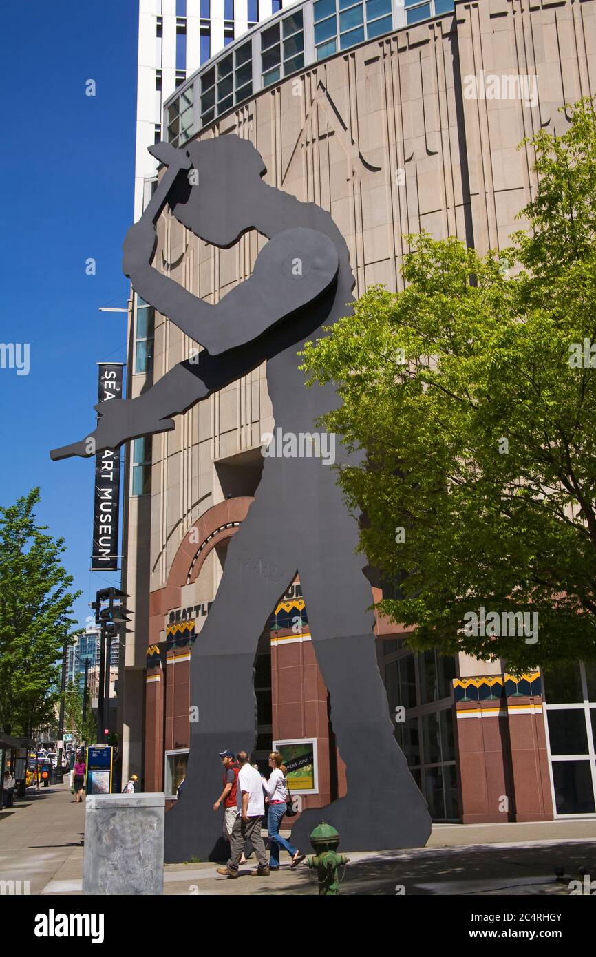Hammering Man sculpture by Jonathan BorofskySeattle Art Museum, Seattle ...