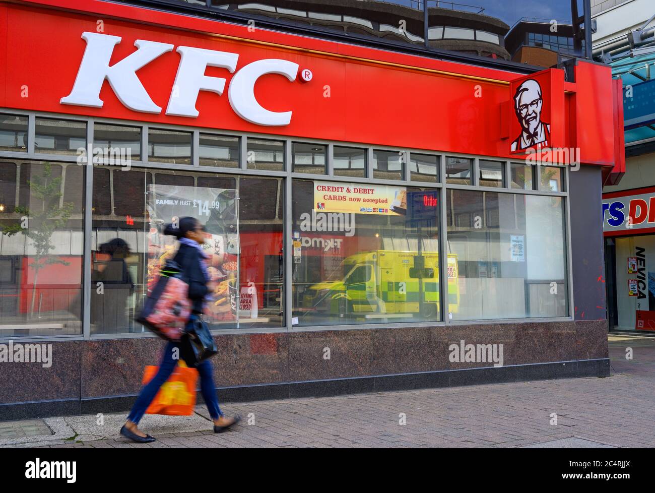 Kfc uk chicken hi-res stock photography and images - Alamy