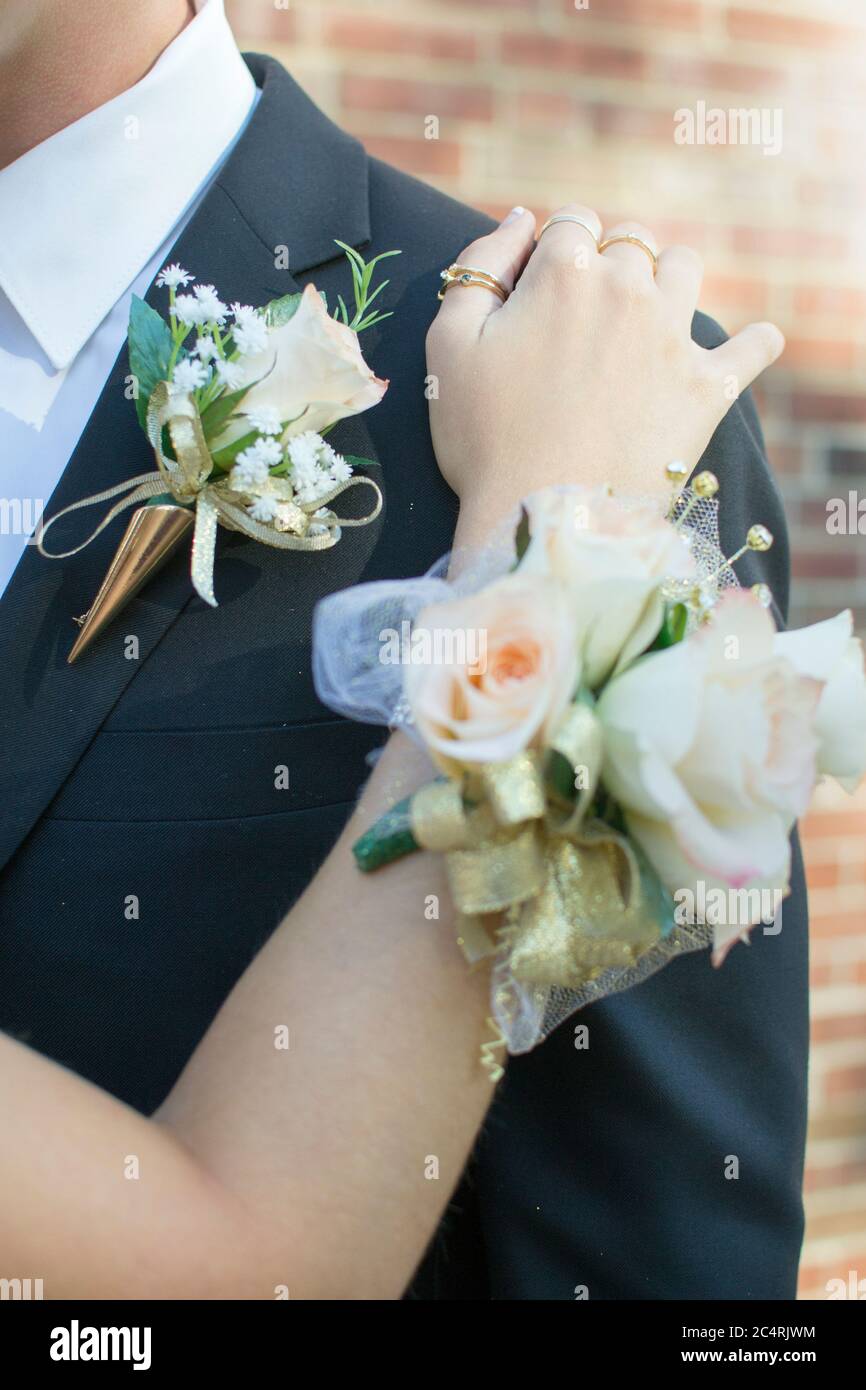 Senior prom hi-res stock photography and images - Alamy