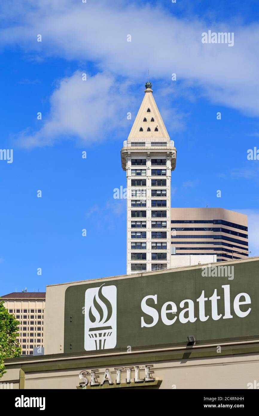 Smith tower skyscraper hi-res stock photography and images - Alamy
