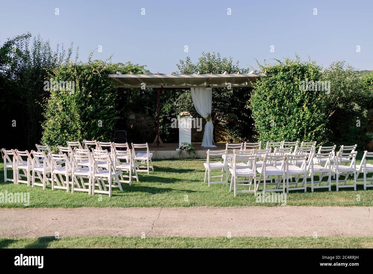 Outdoor wedding ceremony area hi-res stock photography and images - Alamy