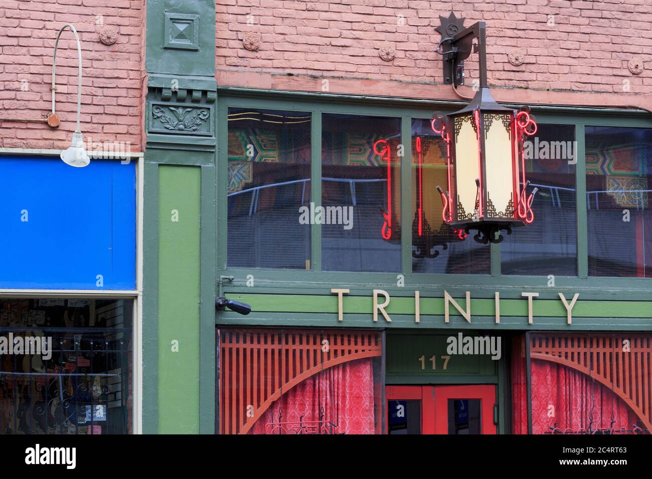 State nightclub hi-res stock photography and images - Alamy