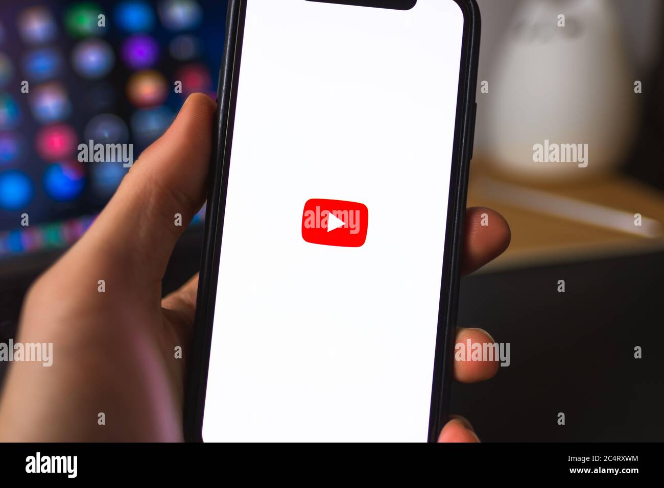 Youtube app logo on smartphone screen Stock Photo - Alamy