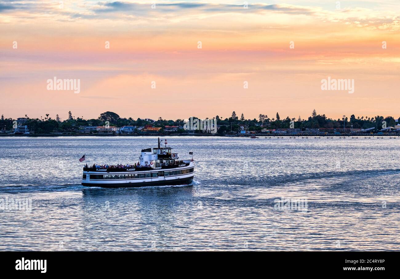 Flagship tour boats hi-res stock photography and images - Alamy