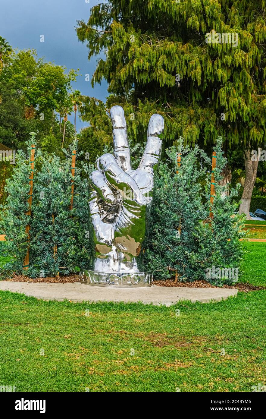 Ringo Starr Celebrated his 81st birthday by this Statue in Beverly ...