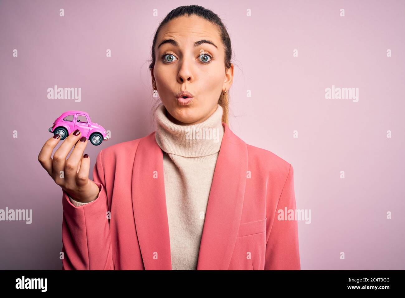 Woman eyes scared car hi-res stock photography and images - Alamy