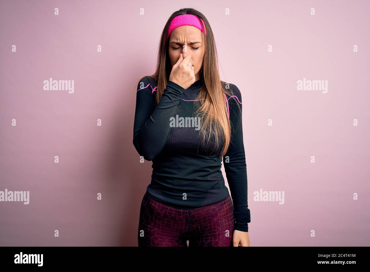 Young blonde fitness woman wearing sport workout clothes over isolated ...