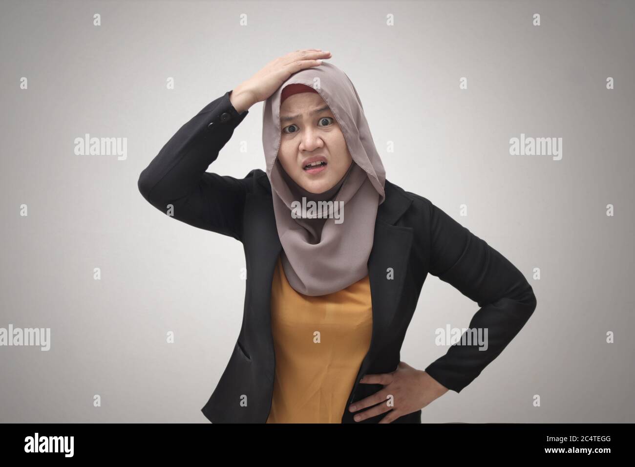 Asian muslim business woman wearing hijab looks confused and worried ...