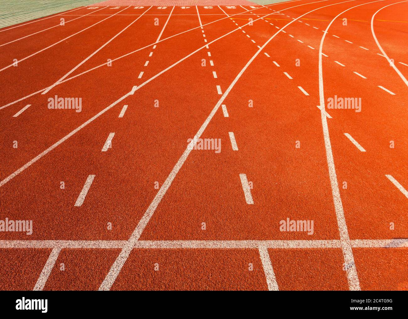 Red running track Stock Photo - Alamy