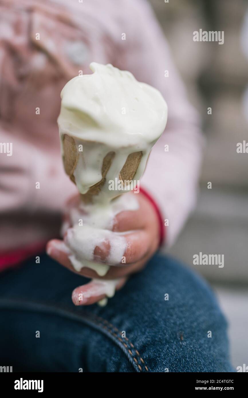 Falling ice cream hi-res stock photography and images - Alamy