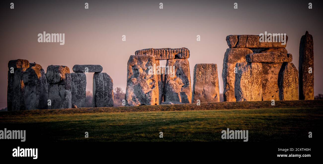 World famous rocks of Stonehenge in England Stock Photo - Alamy