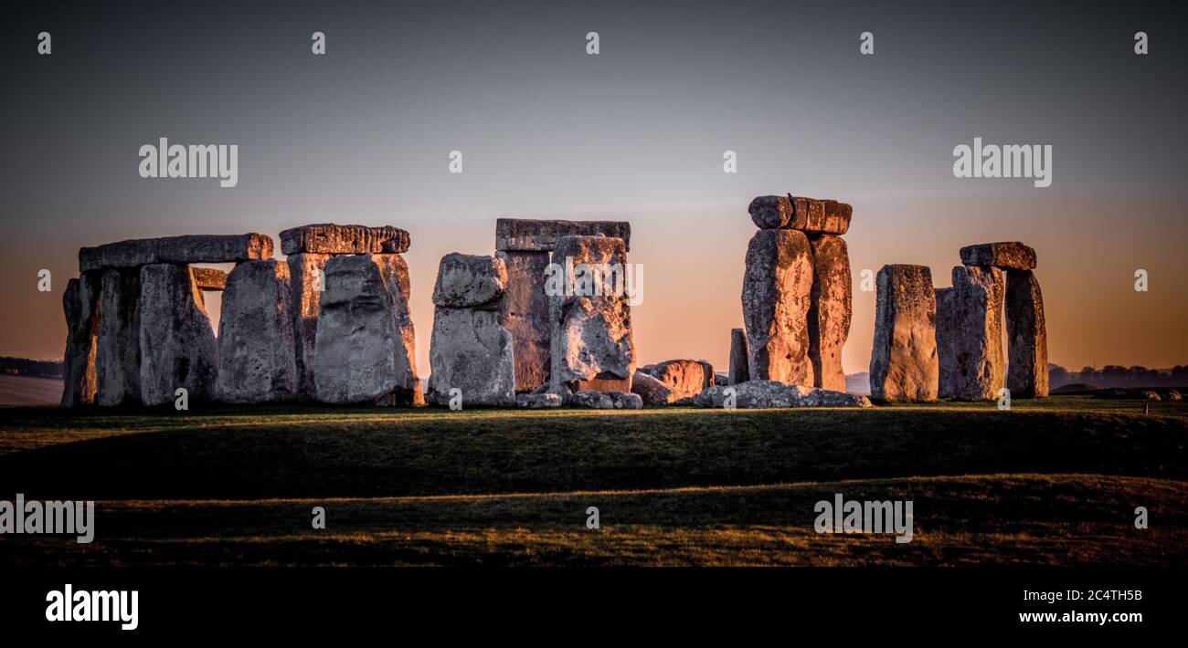 World famous rocks of Stonehenge in England Stock Photo - Alamy