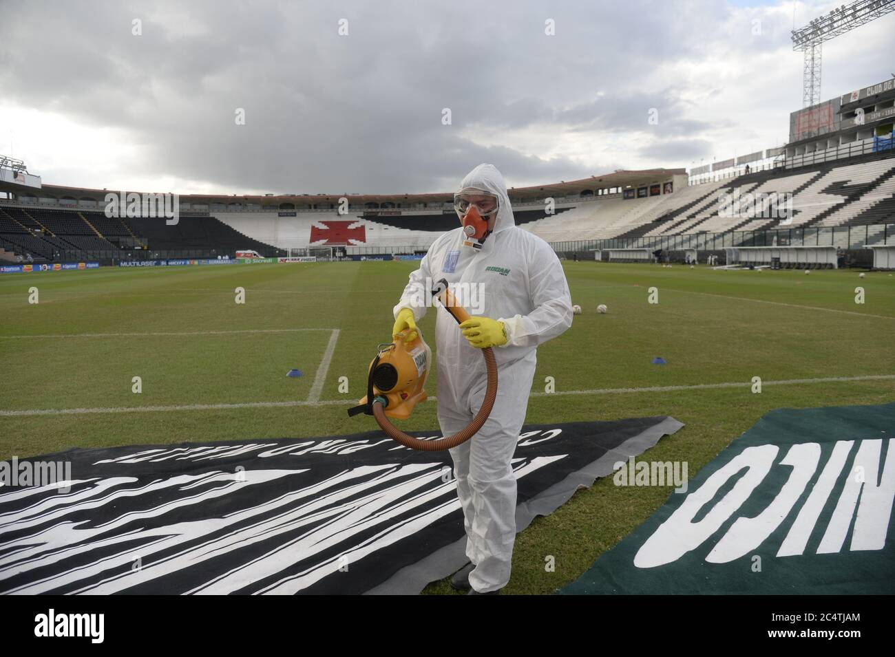 Cleaning in football stadiums, for the matches of the Carioca football ...