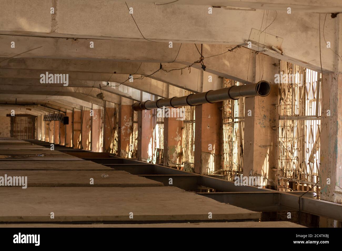 Large empty room. Concrete building. Bright space Stock Photo - Alamy