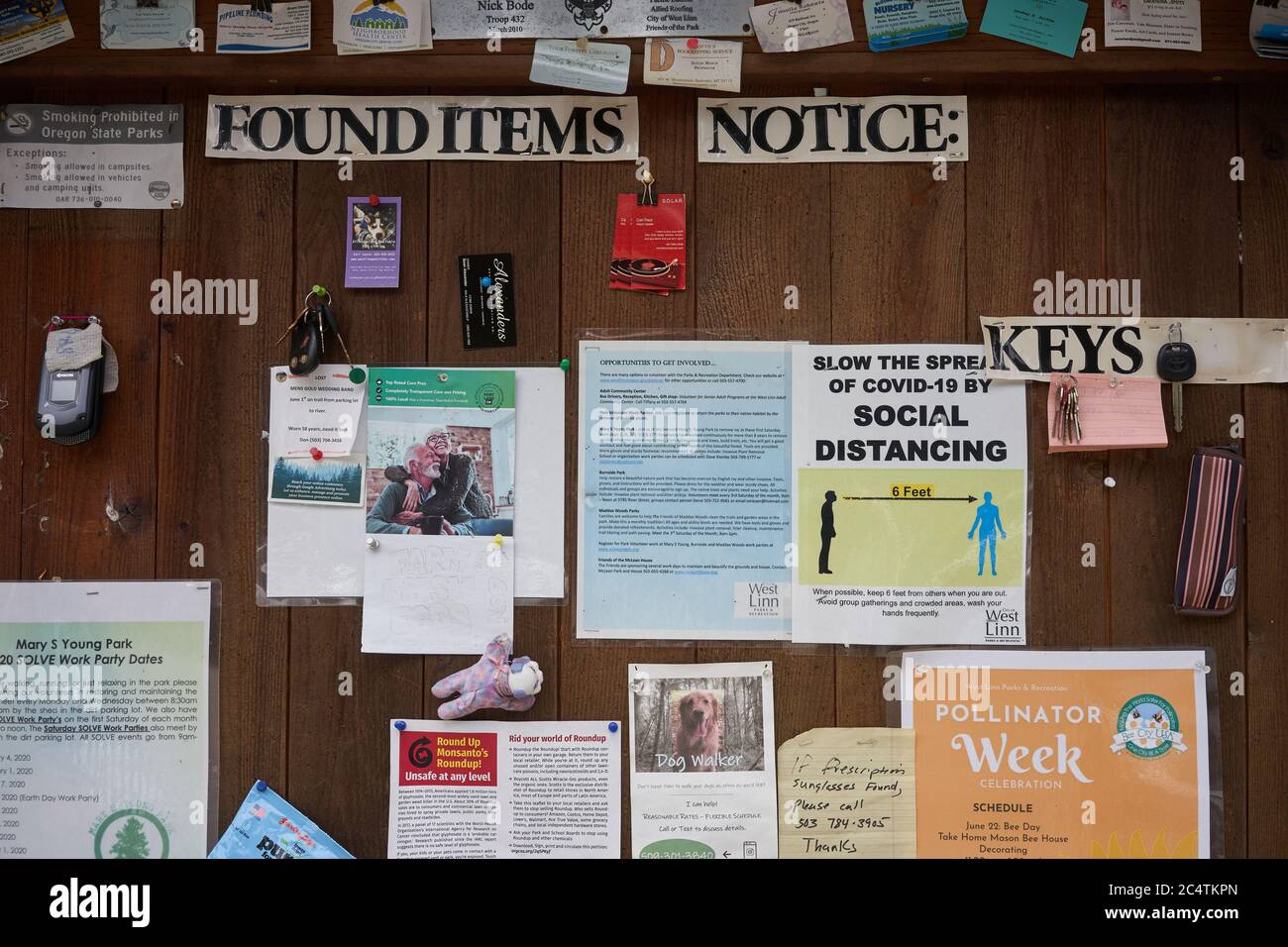 Lost and found sign hi-res stock photography and images - Alamy