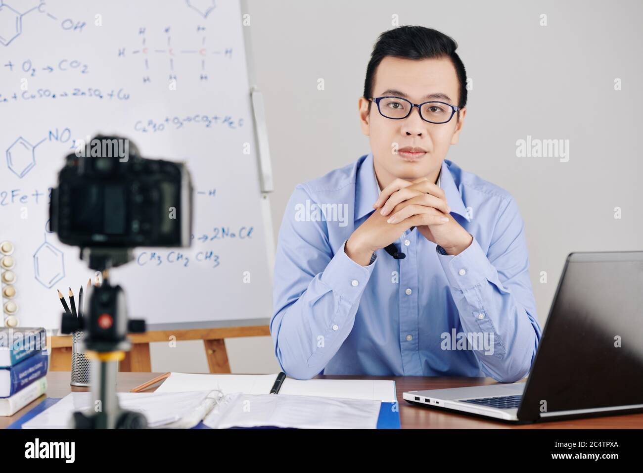Male science teacher one person hi-res stock photography and images - Alamy