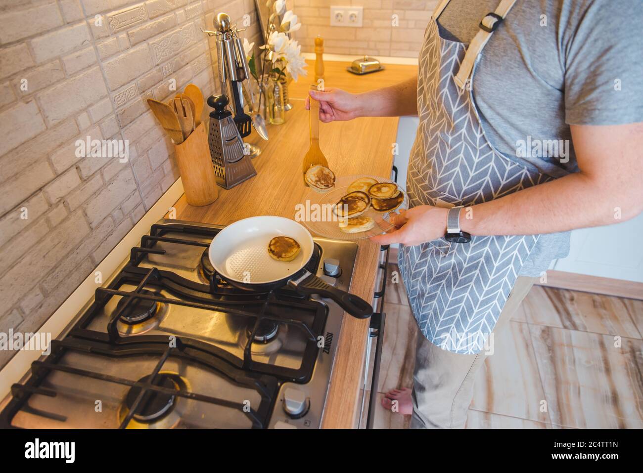 Man cooking pancakes hi-res stock photography and images - Alamy