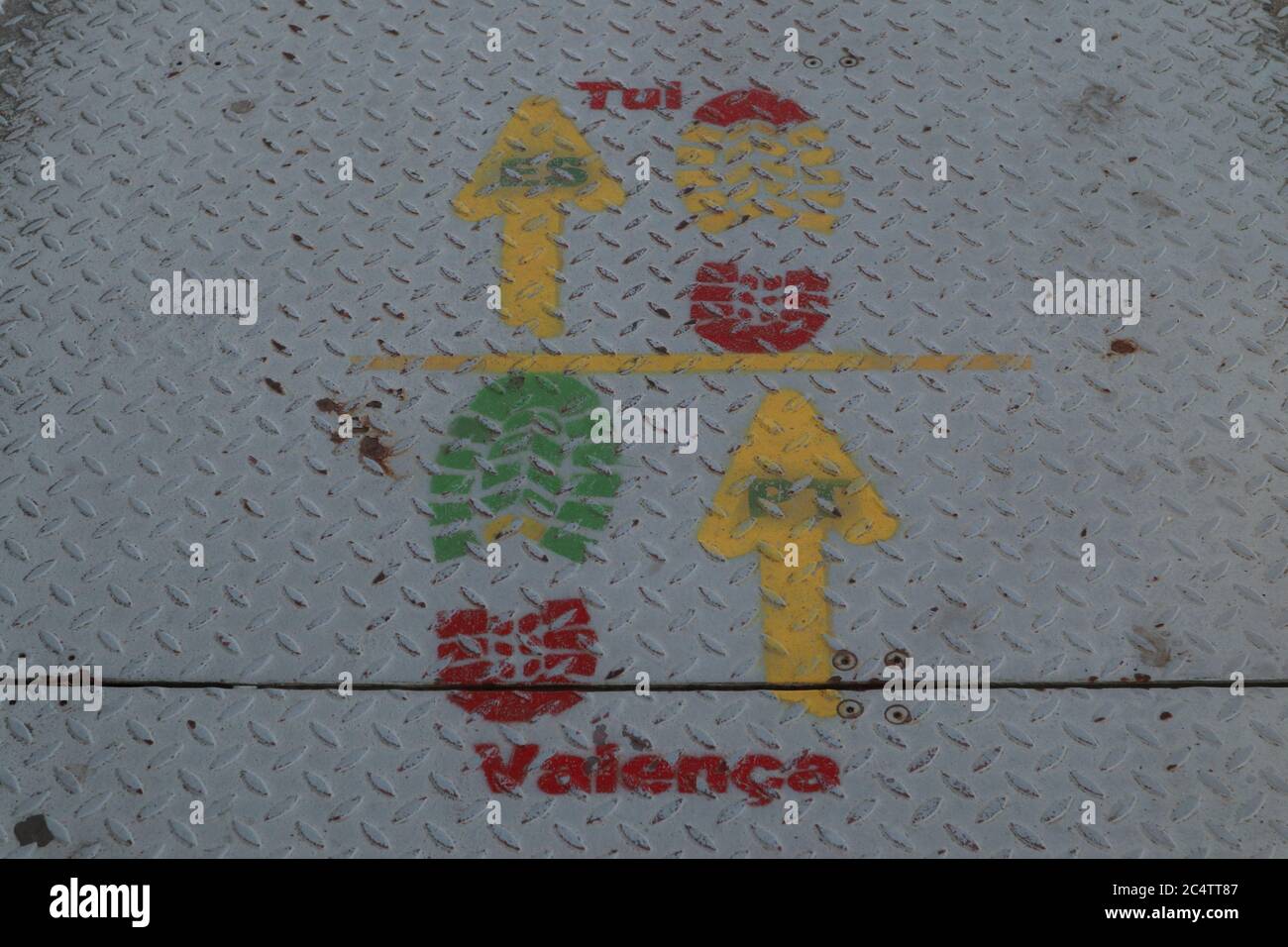 Of footsteps and arrows printed on the ground Stock Photo - Alamy