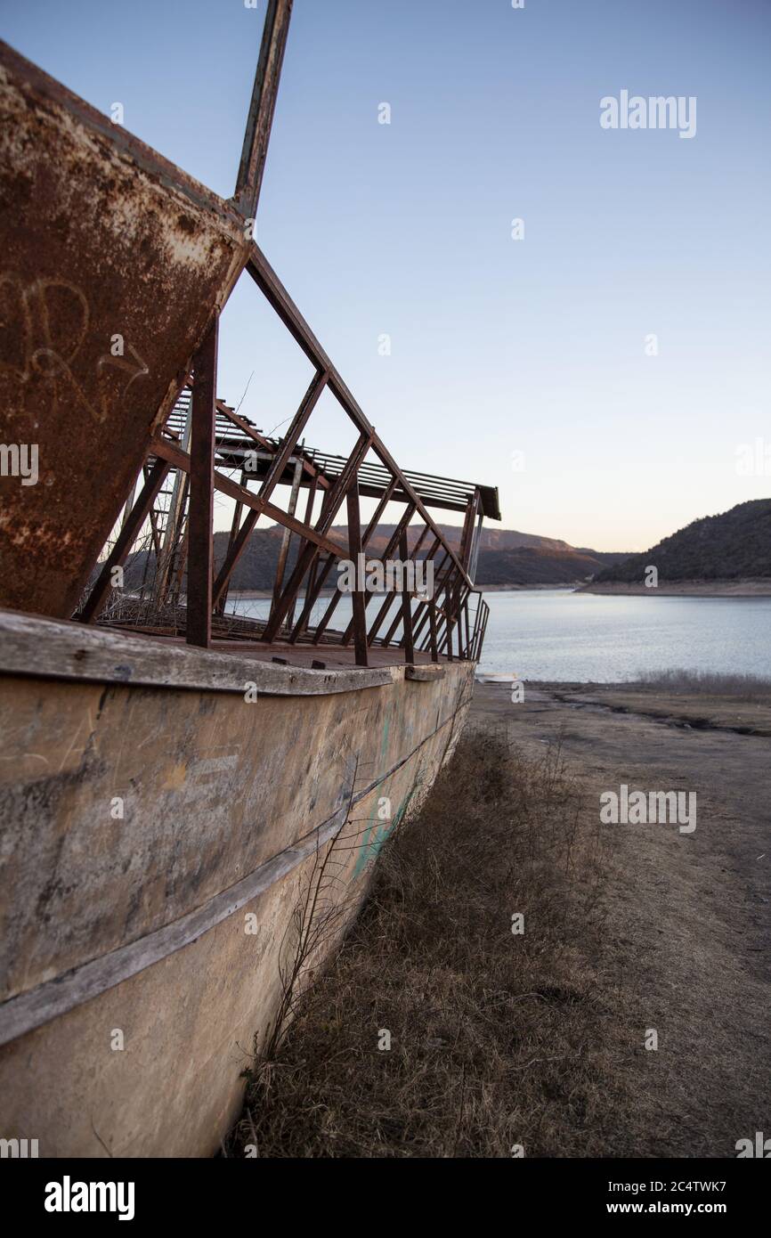 Broken sail boat hi-res stock photography and images - Alamy