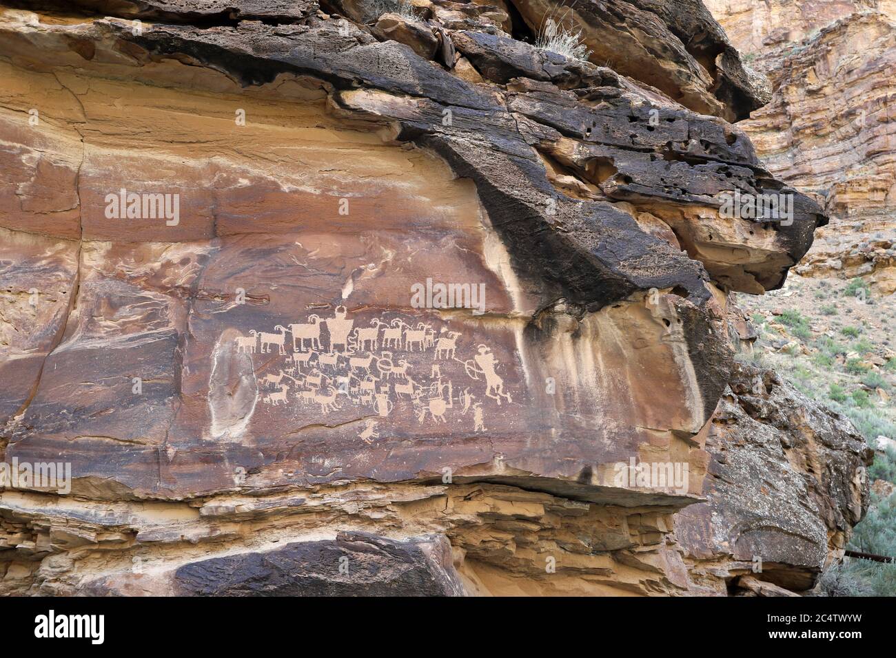 Ancient Native American Indian rock art petroglyph great hunt Utah 1495 ...