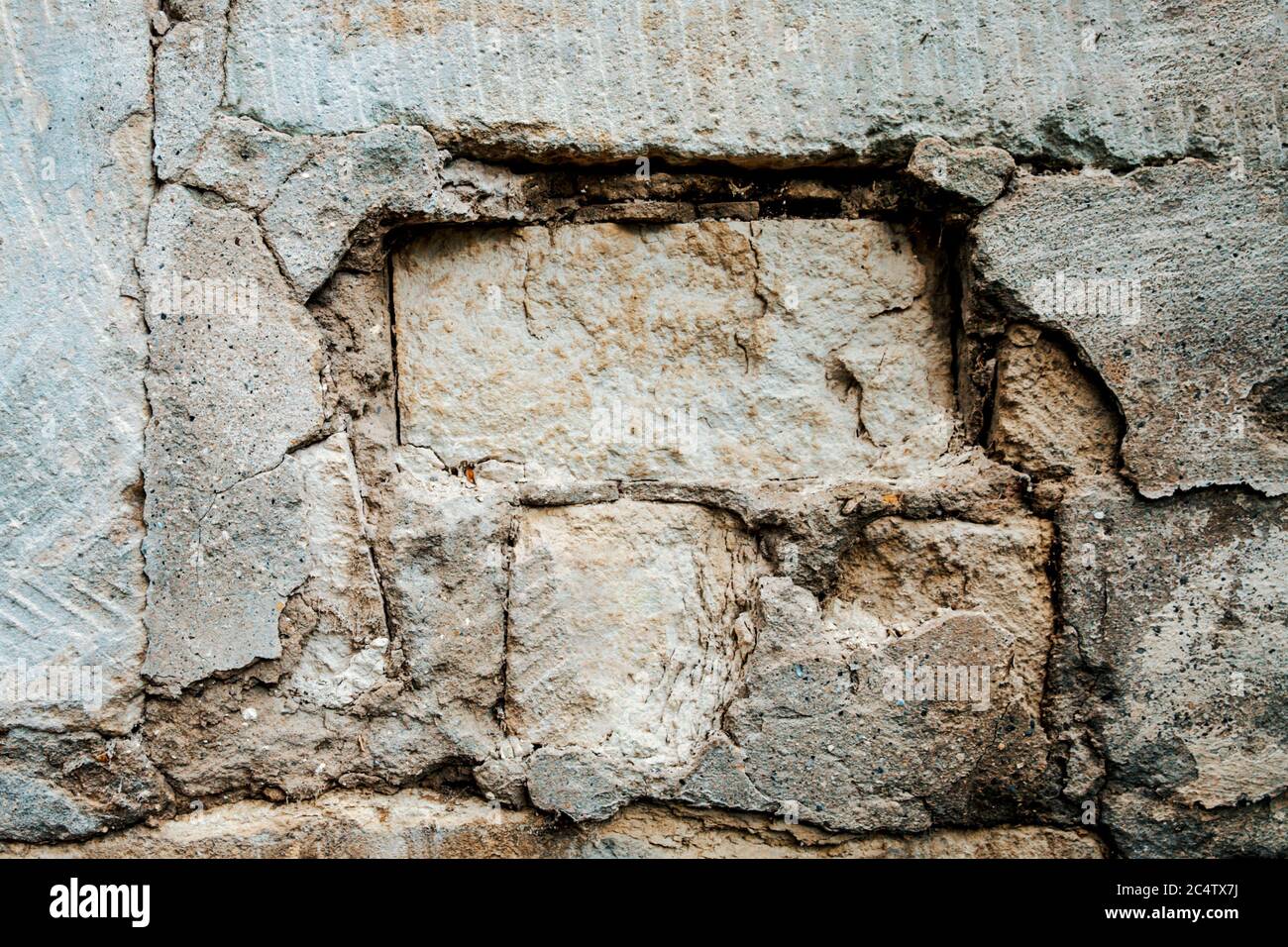 An old wall that is collapsing. Bricks visible Stock Photo - Alamy