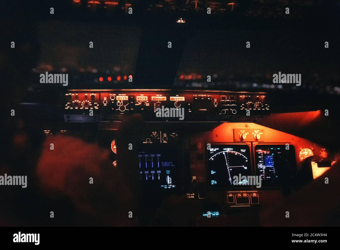 Jet cockpit and runway lights during a night landing Stock Photo - Alamy