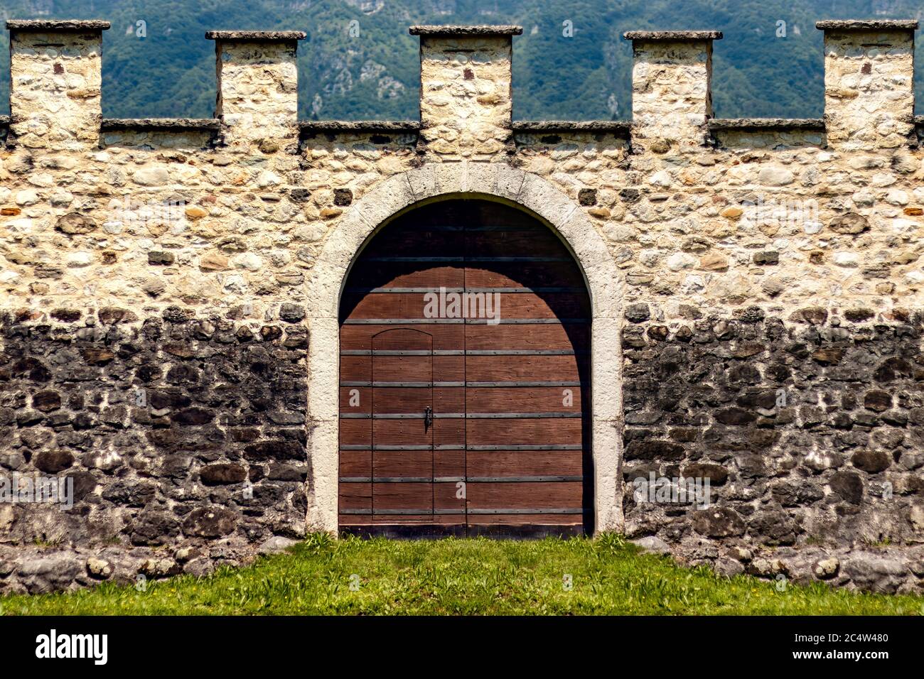 Detail of an old door and a castle boundary wall Stock Photo - Alamy