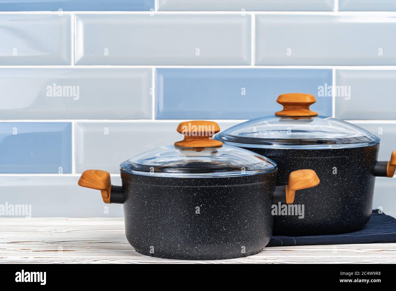 Close up photo of cookware set on kitchen counter Stock Photo - Alamy