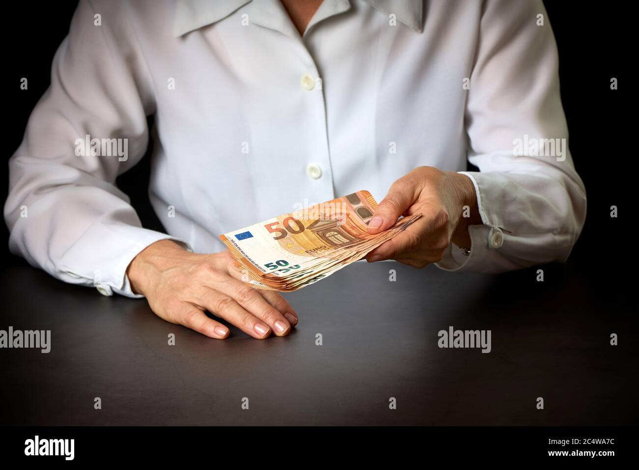 Handing over change hi-res stock photography and images - Alamy