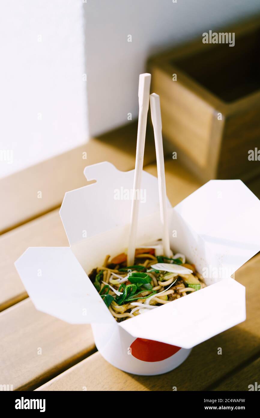 Takeaway box chinese noodles hi-res stock photography and images - Alamy