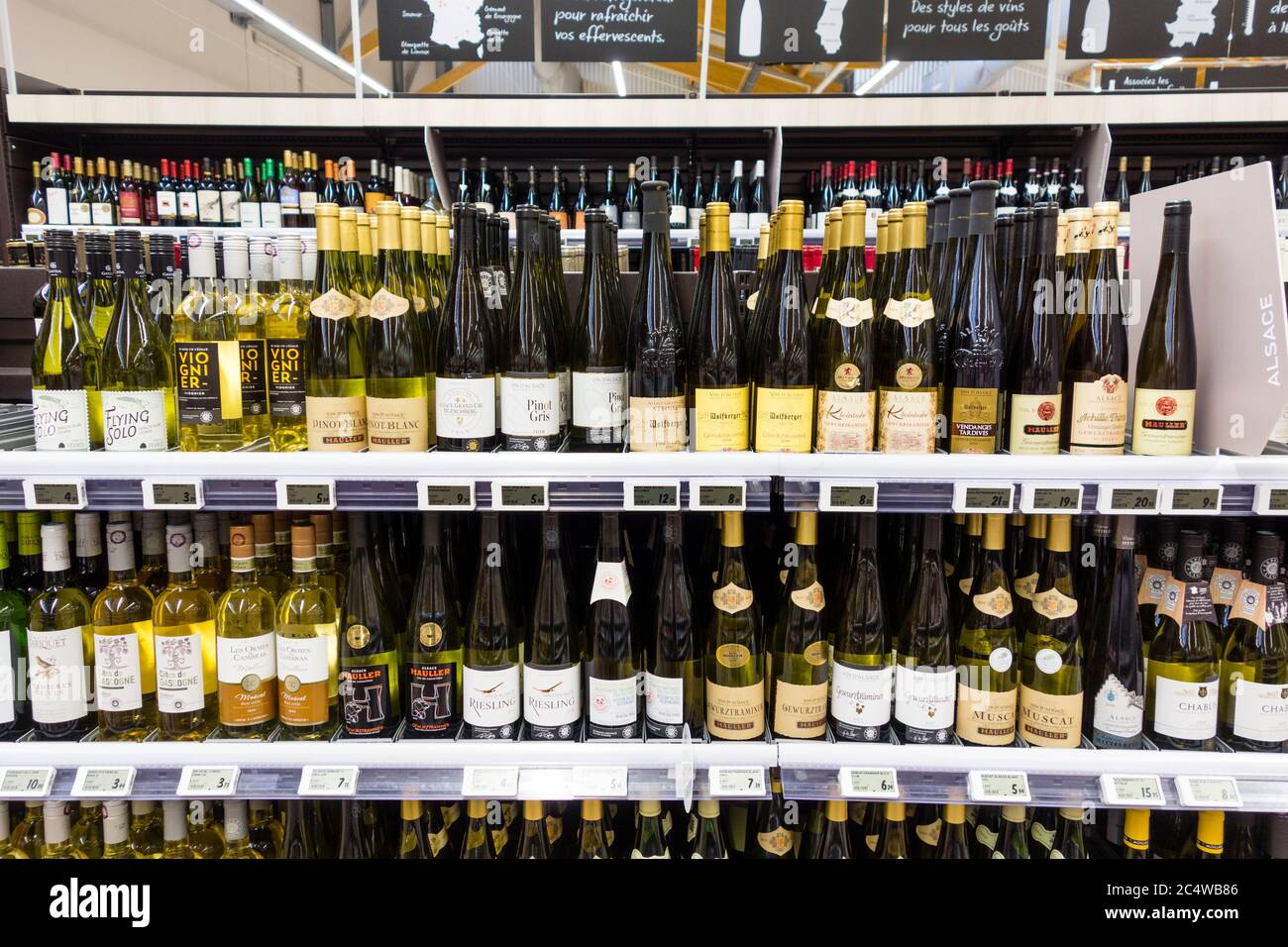 French supermarket interior hi-res stock photography and images - Alamy