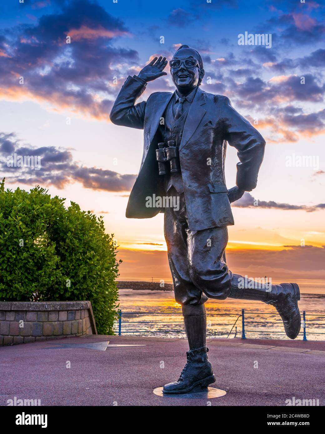Morecambe silhouette statue hi-res stock photography and images - Alamy