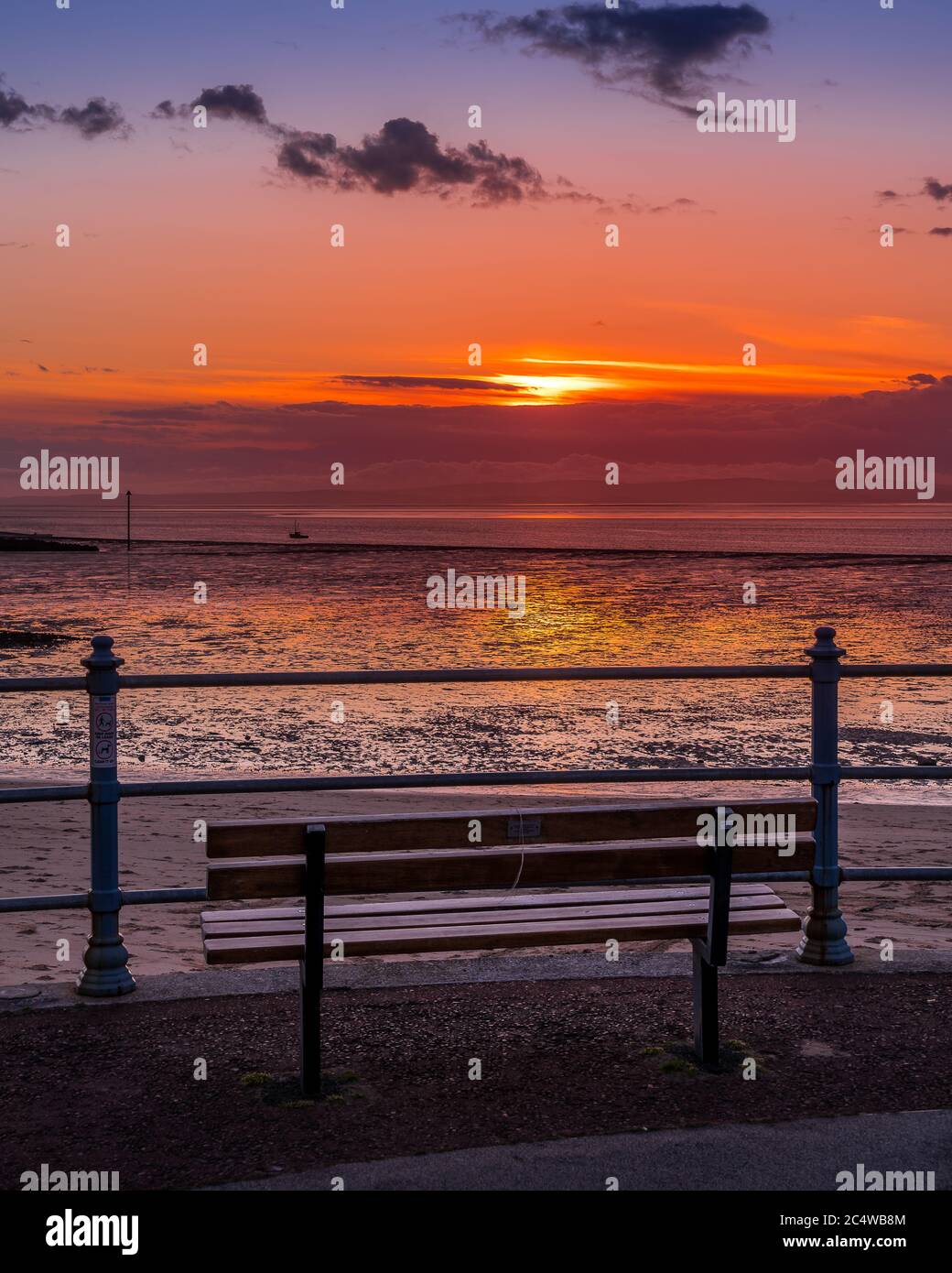 Morecambe bay, lancashire summer hi-res stock photography and images ...