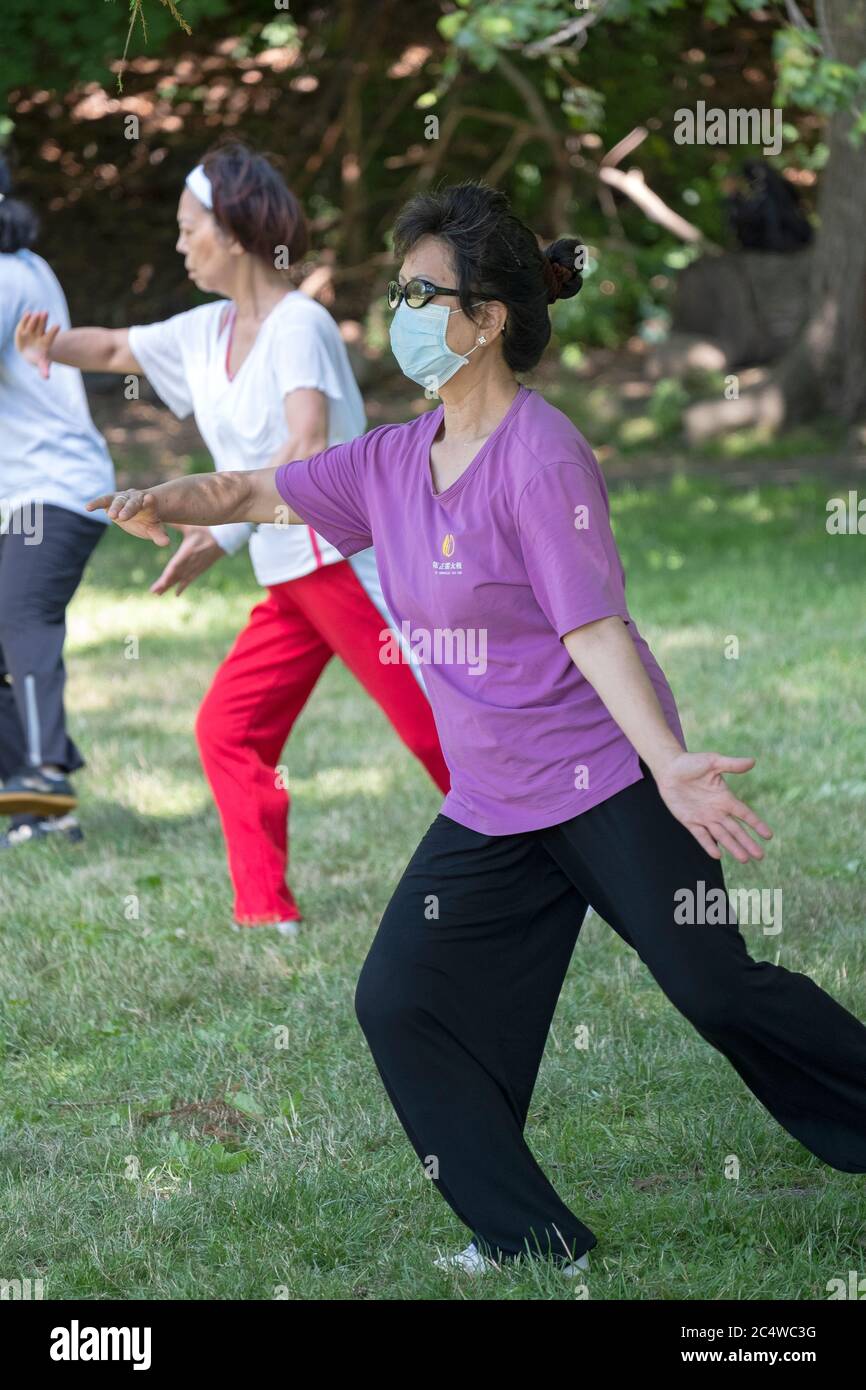 Asian americans hi-res stock photography and images - Alamy