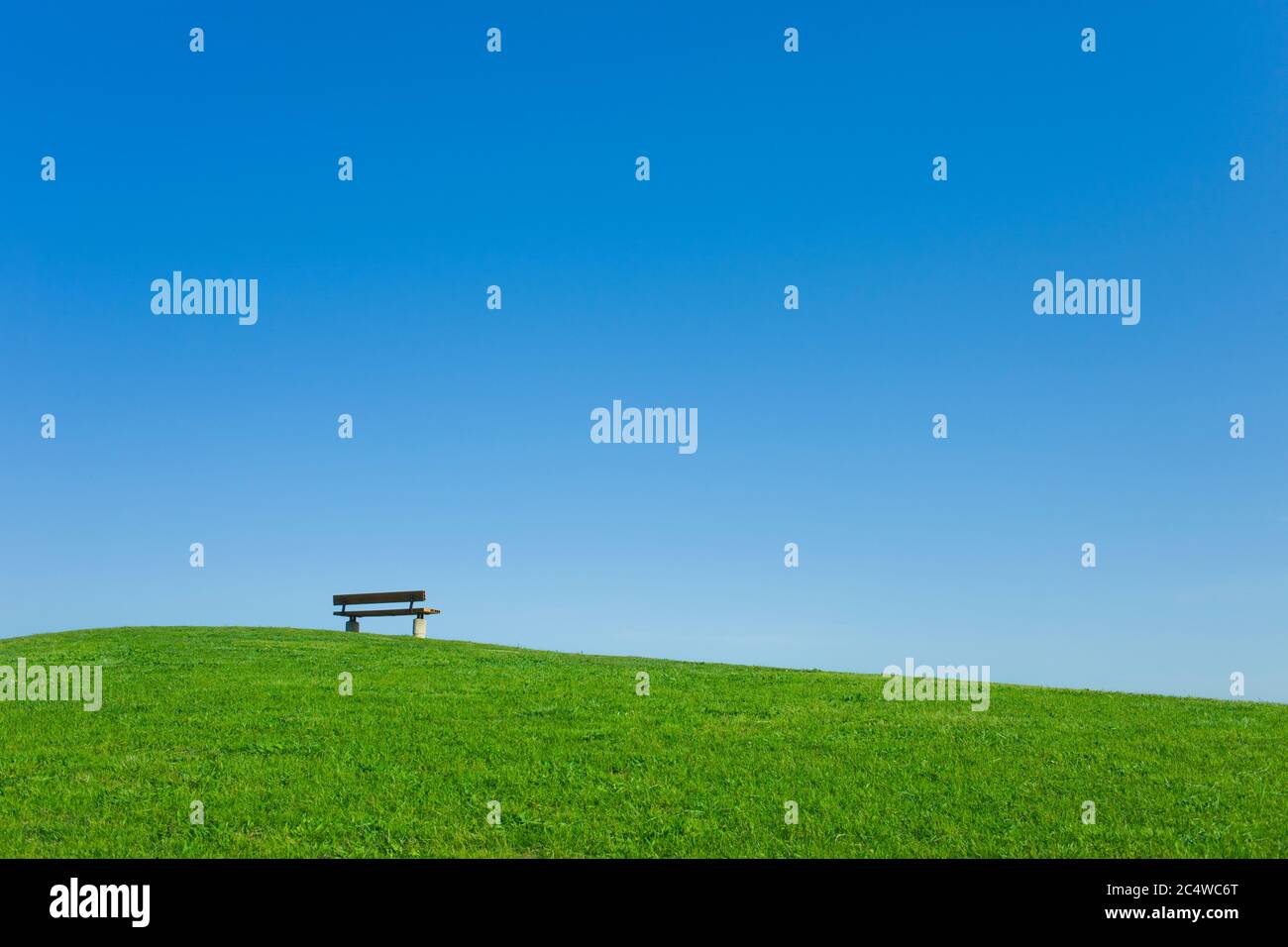 Hill bench hi-res stock photography and images - Alamy