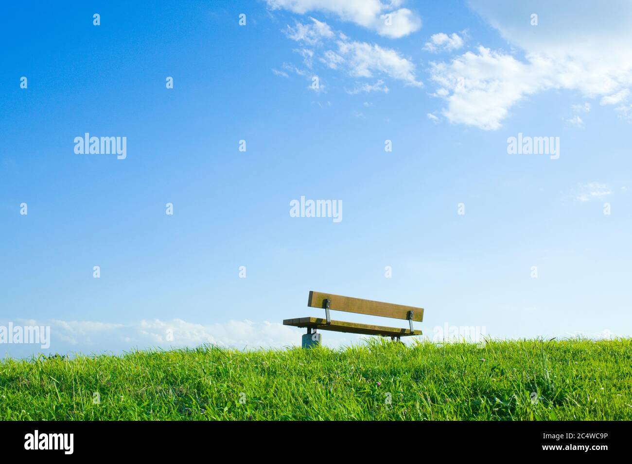Hill bench hi-res stock photography and images - Alamy