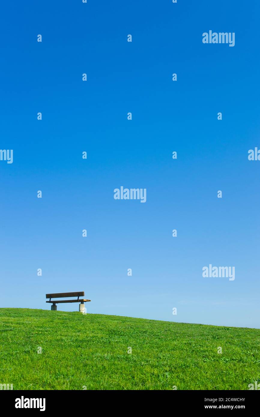 Hill bench hi-res stock photography and images - Alamy