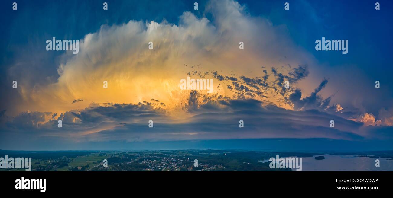 Shelf cloud ahead of severe storm approaching Stock Photo - Alamy