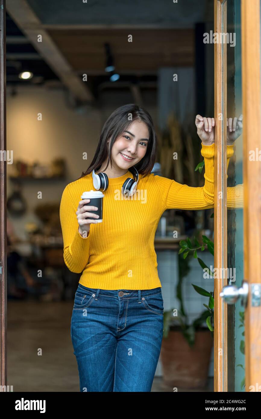 Modern yellow coffee machine hi-res stock photography and images - Alamy