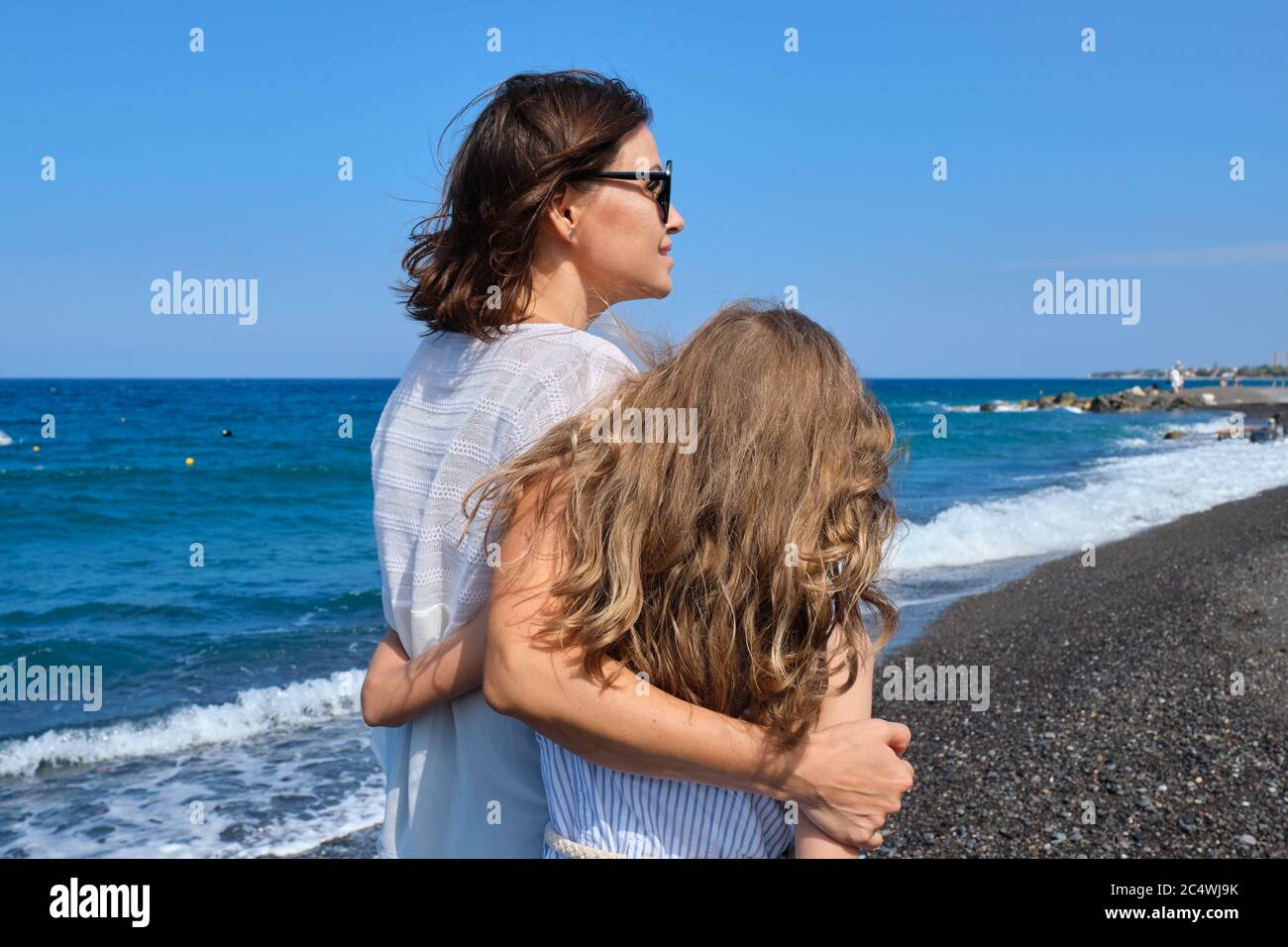 Mom hugging child back view hi-res stock photography and images - Alamy