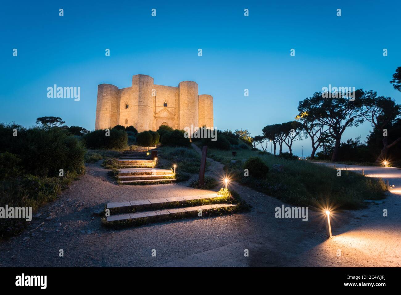 Ancient fortress of Castel del Monte, Italy Stock Photo - Alamy
