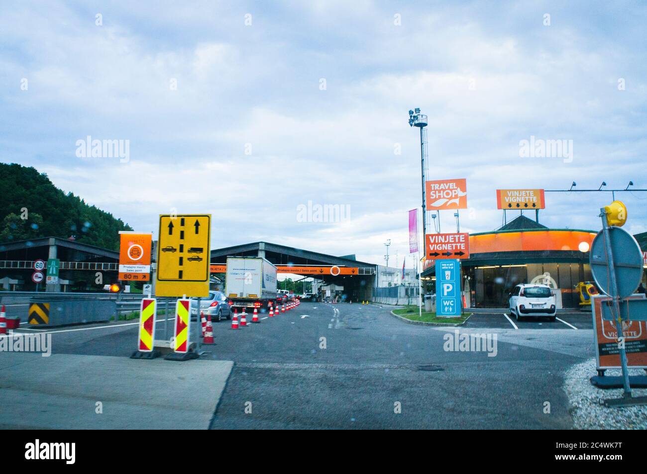Slovenia Highway Vignette Sales Point, Spielfeld/Sentilj border ...
