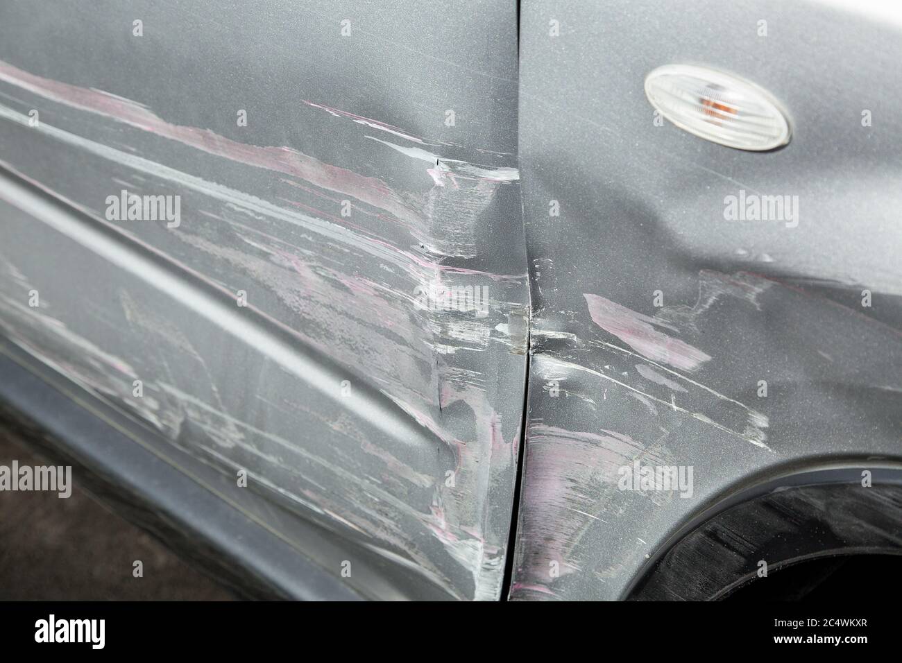 Car fender side damage hi-res stock photography and images - Alamy